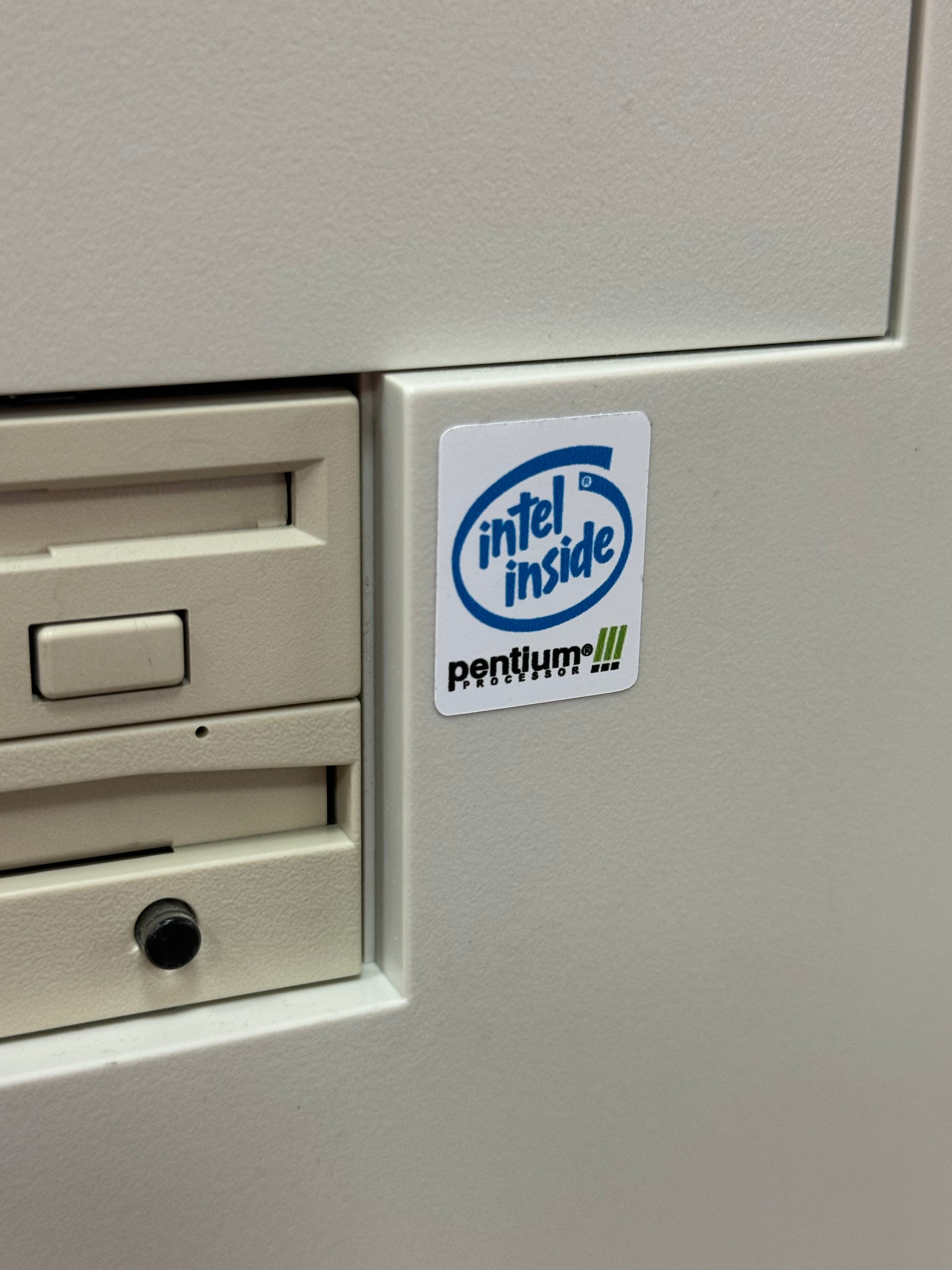 Pentium III Case Badge Sticker - White – Geekenspiel