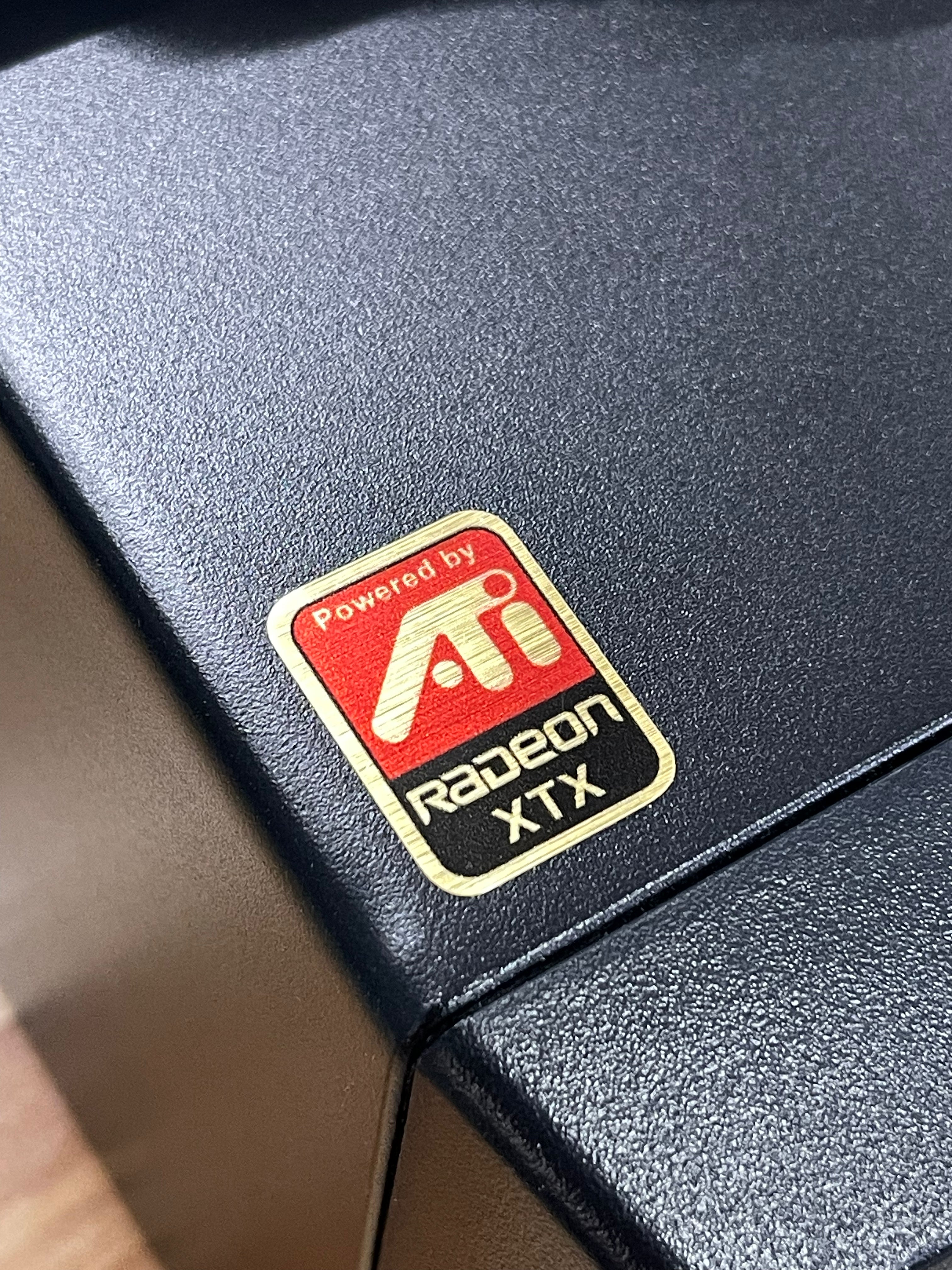 ATI Radeon XTX Series, Powered By Case Badge Sticker - Gold – Geekenspiel
