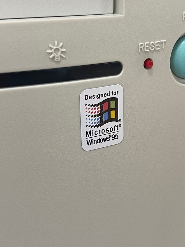 Windows 95 V2 Case Badge Sticker - White – Geekenspiel