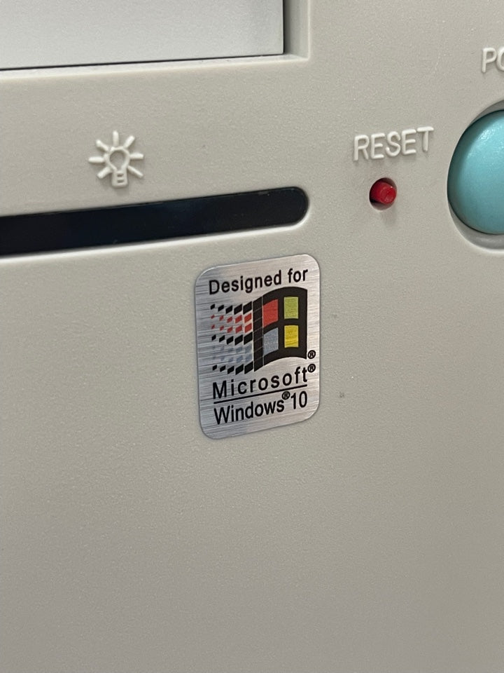 Windows 10 Case Badge Sticker - Metallic – Geekenspiel