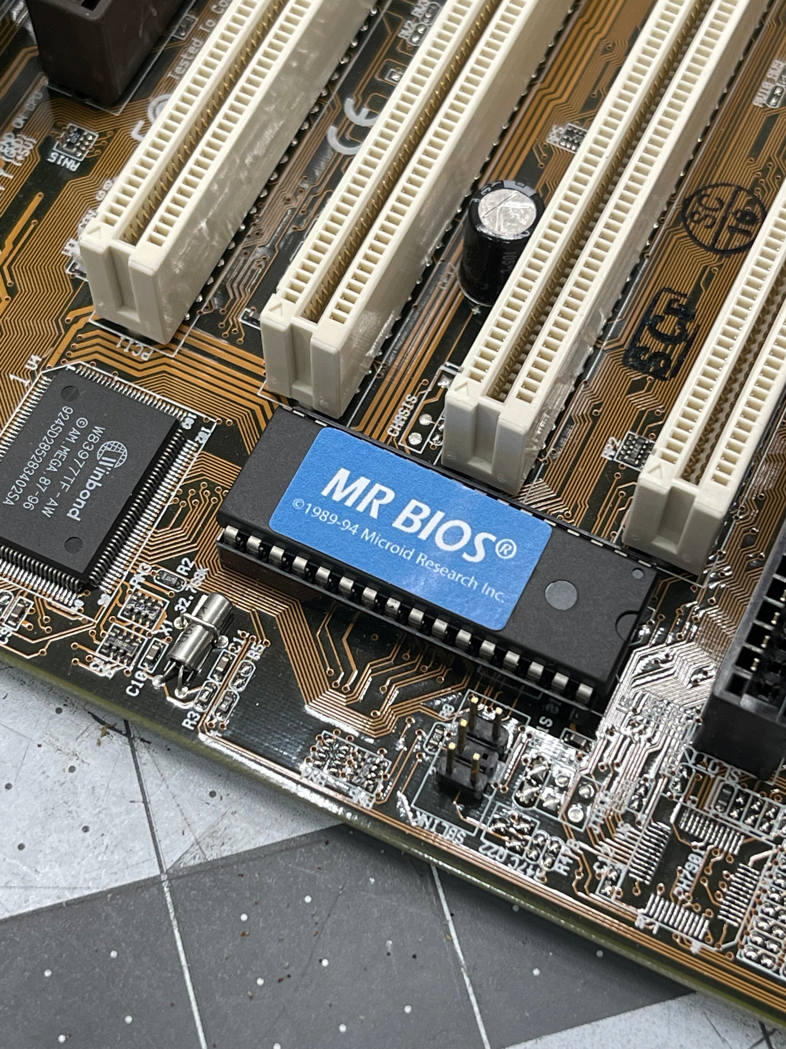 MR BIOS Update Microid Research Case Badge Sticker – Geekenspiel