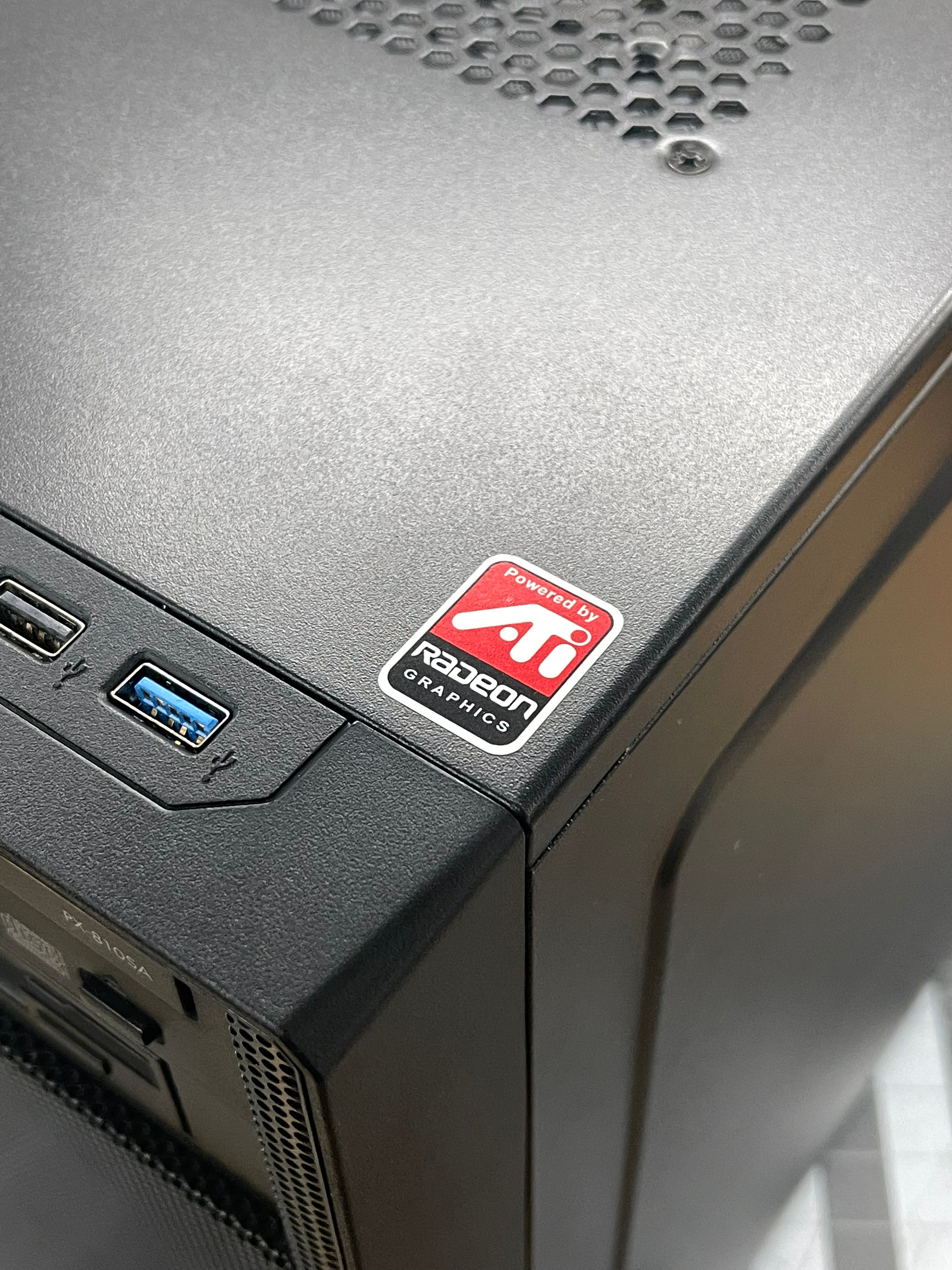 ATI Radeon Graphics, Powered By Case Badge Sticker - White – Geekenspiel