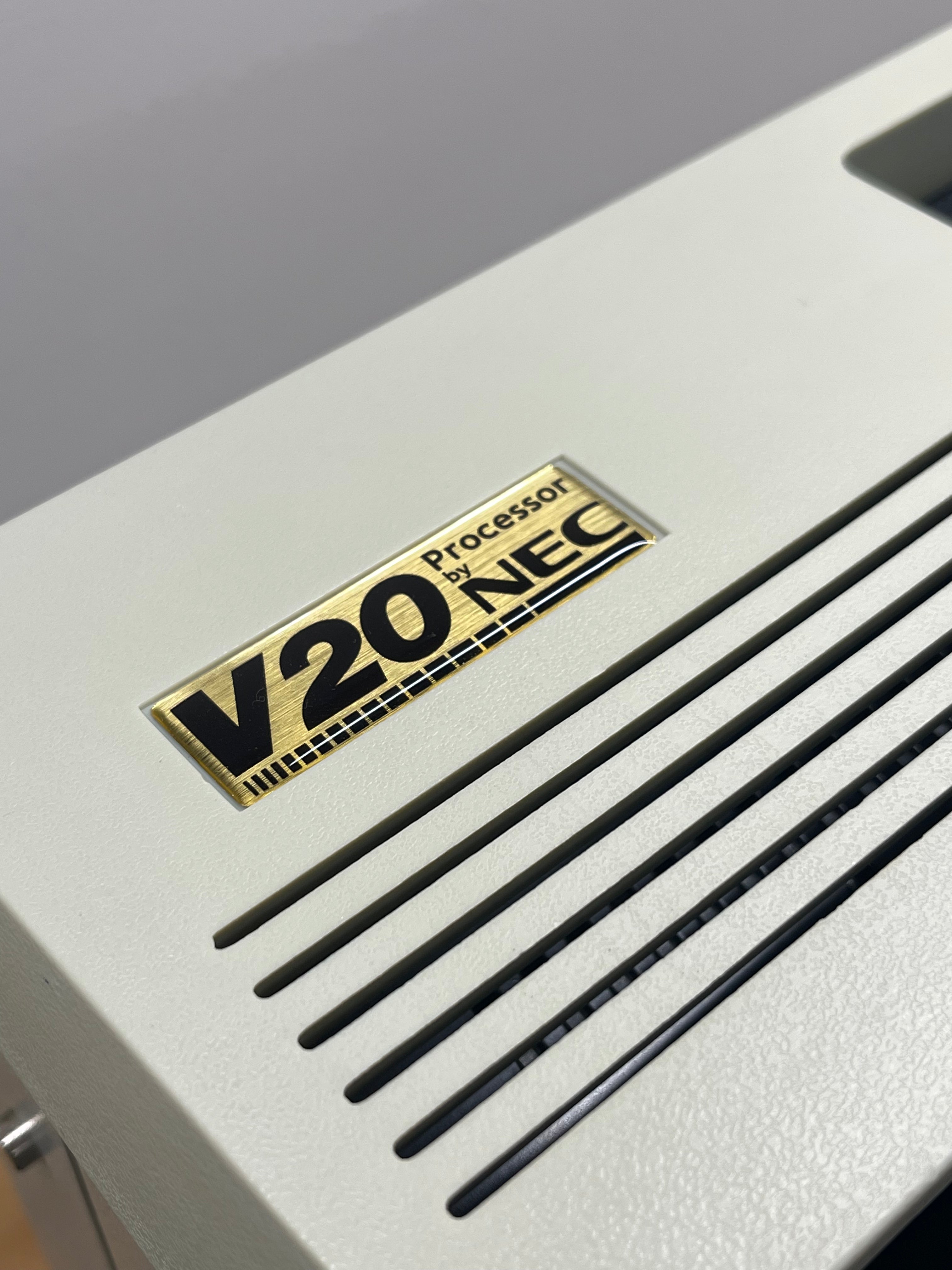 NEC V20 Processor IBM XT Clone Case Badge Sticker Gold DOMED – Geekenspiel