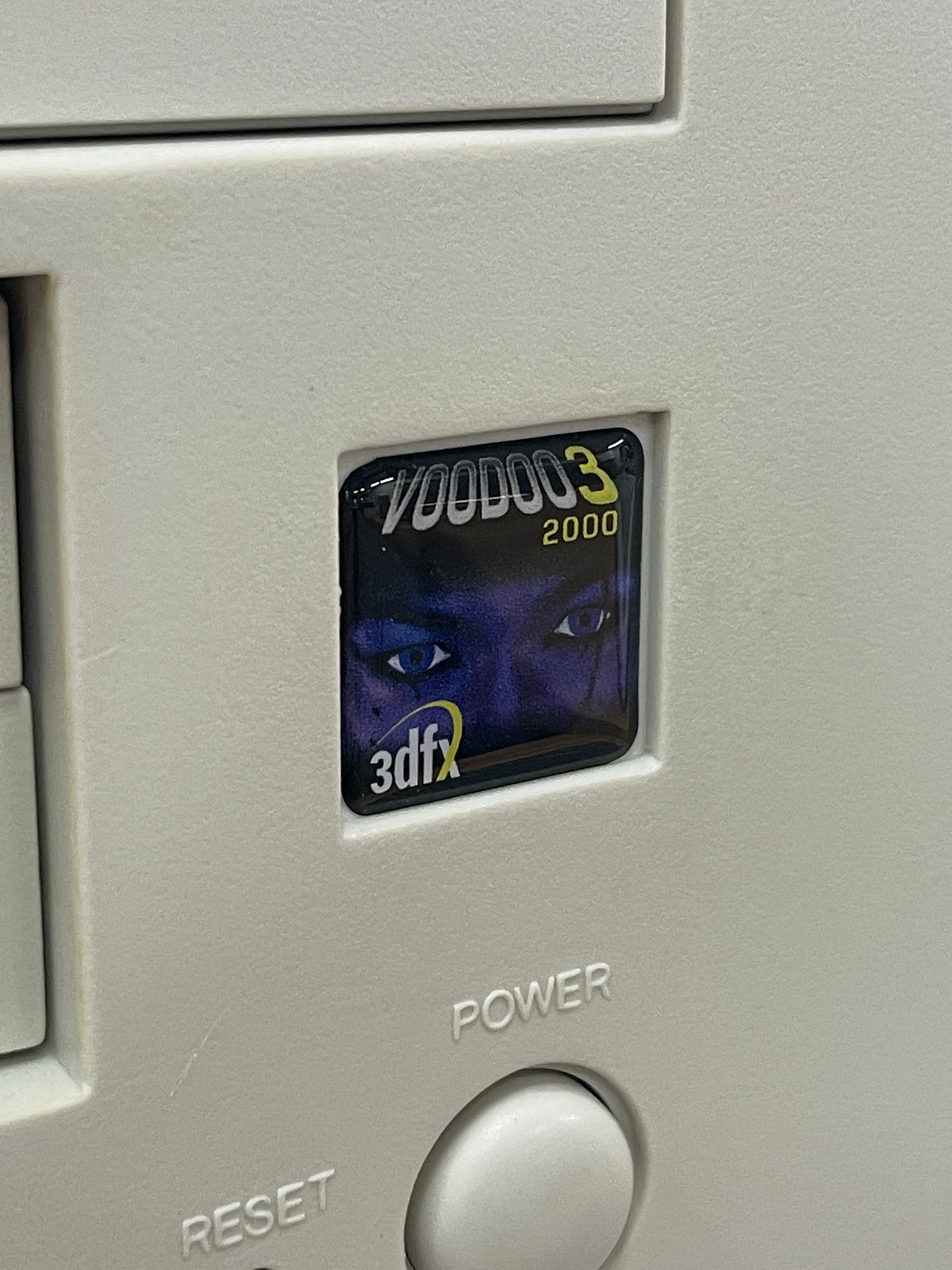 3Dfx "Faces Series" Voodoo3 2000 Case Badge Sticker - DOME – Geekenspiel