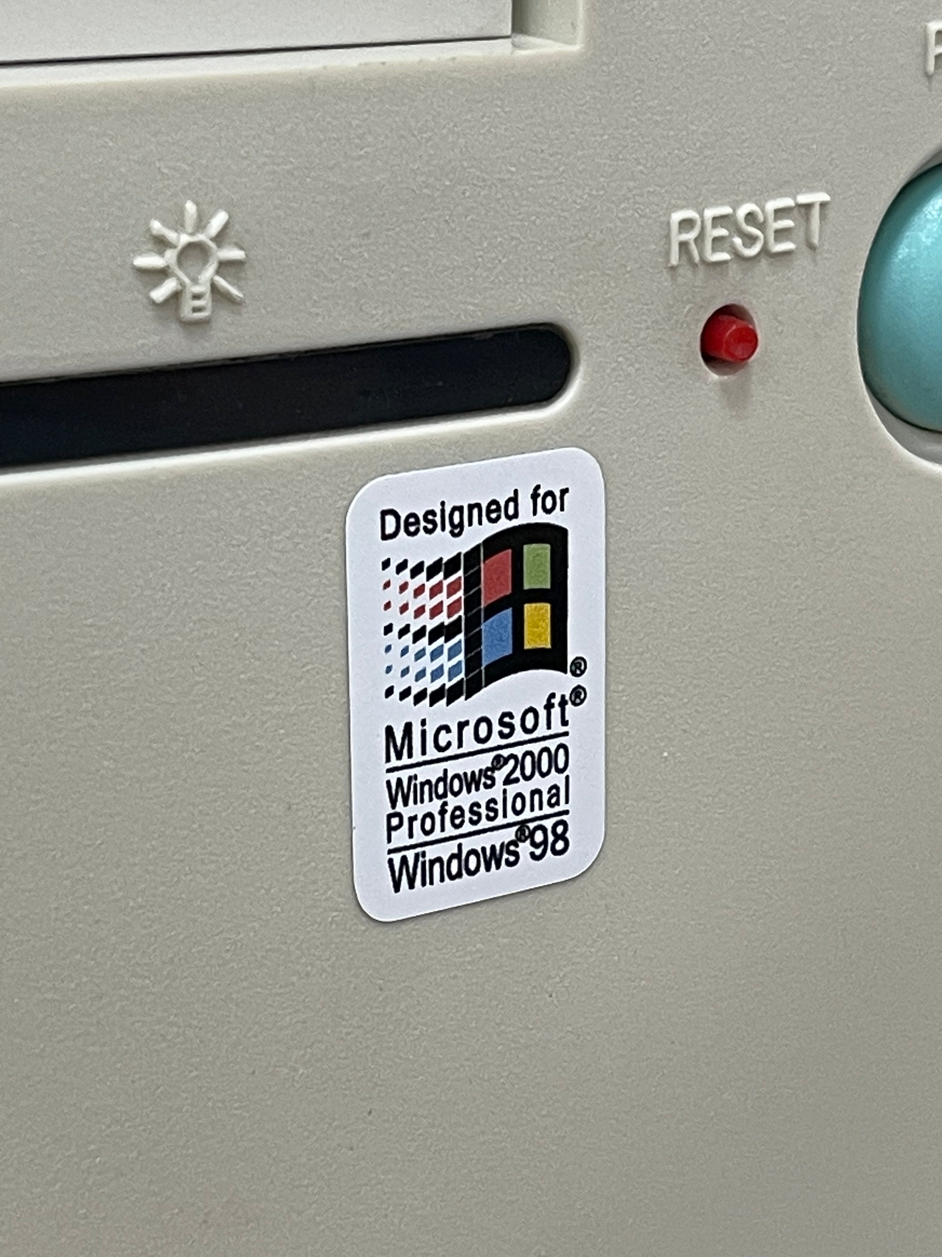 Windows 98 / 2000 Pro Case Badge Sticker - White – Geekenspiel